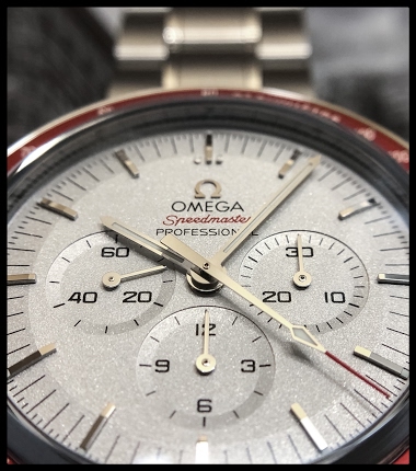 Omega - Grainy silver dial of the Speedmaster Rising Sun