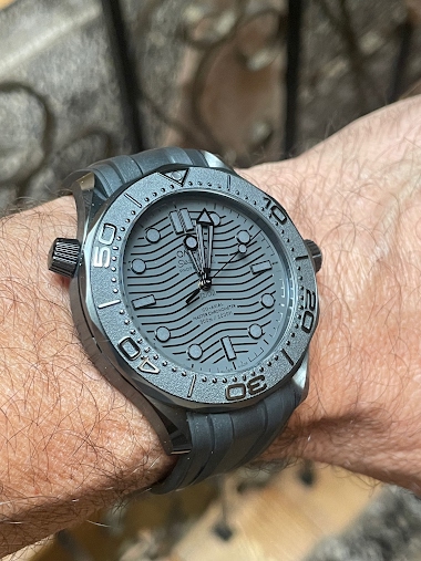 Omega - Black Black Seamaster