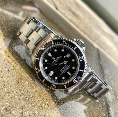 Rolex - The mirrored crystal effect...