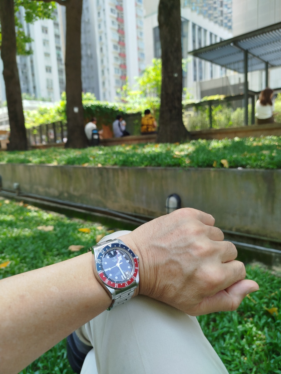 Rolex - Lunch break in the heart of the city with my watch.