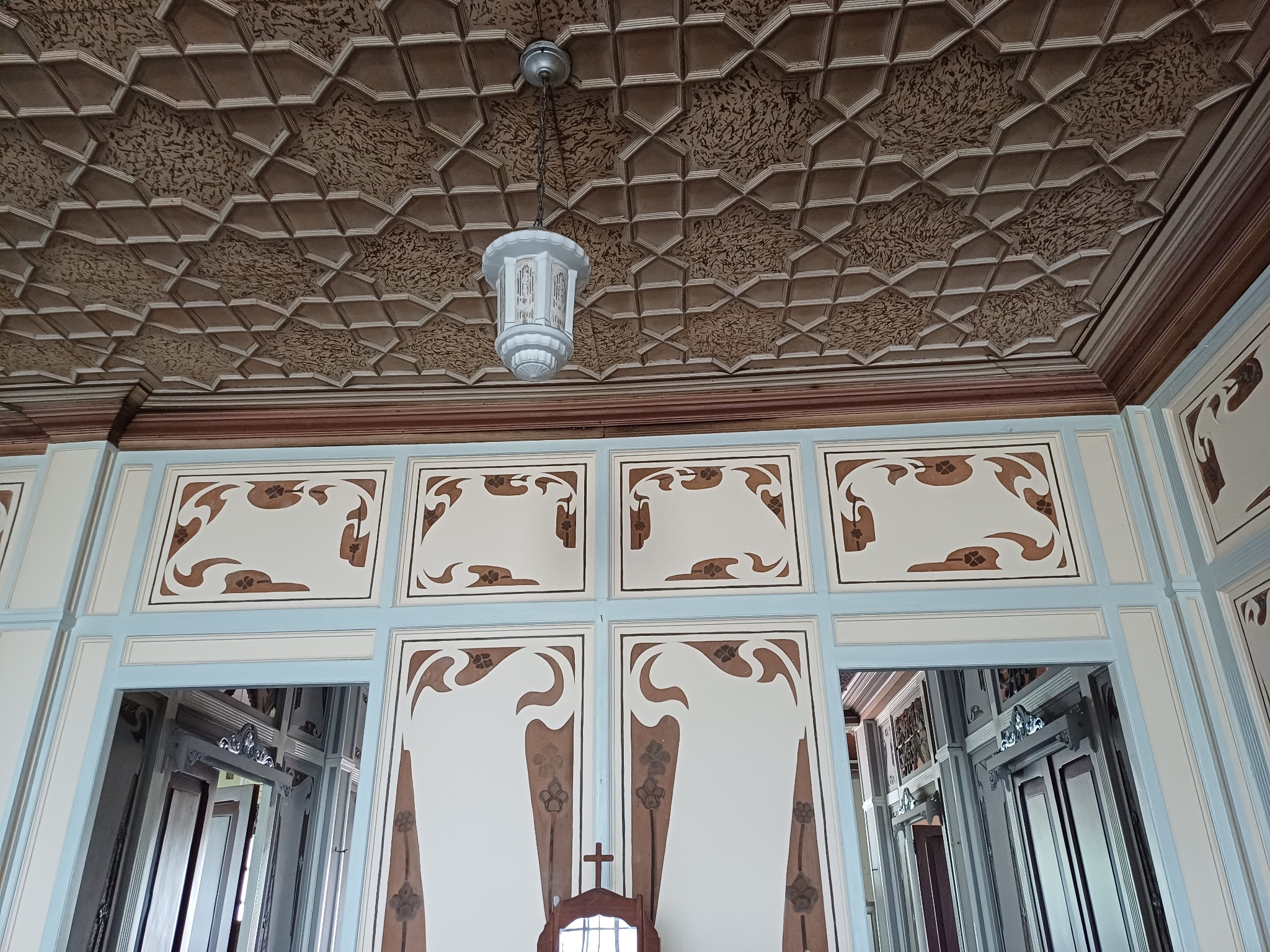 TimeOut - Inspecting the paint job in my grandfather's house. 2nd floor. 😊