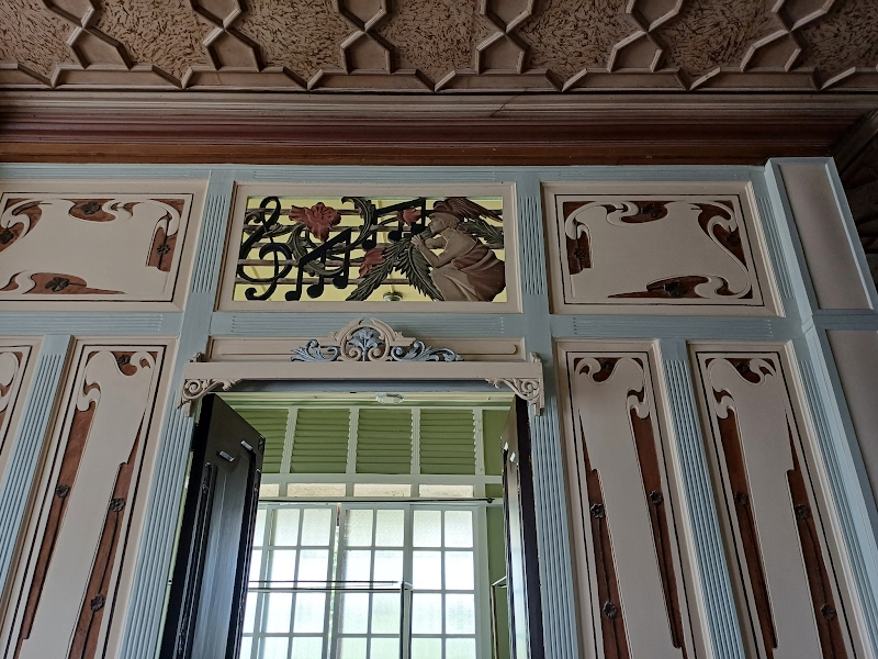 TimeOut - Inspecting the paint job in my grandfather's house. 2nd floor. 😊