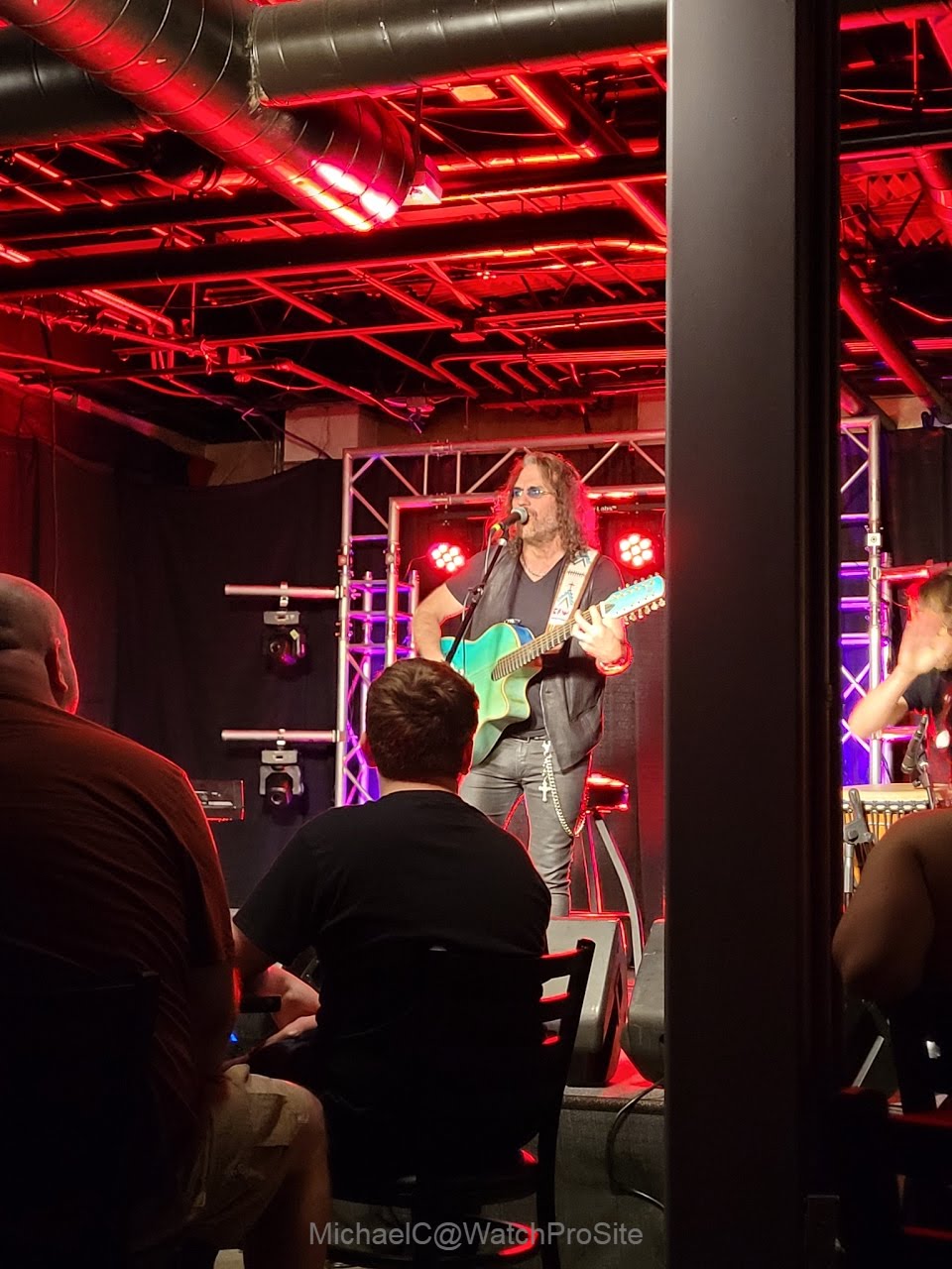 TimeOut - P15 takes in Kip Winger acoustic show