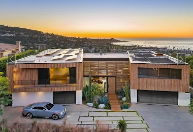 TimeOut - Funnel Roof House from another angle