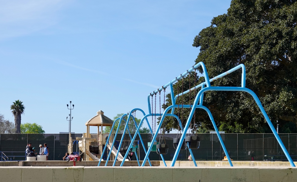 TimeOut - Walking the Perimeter of the Park