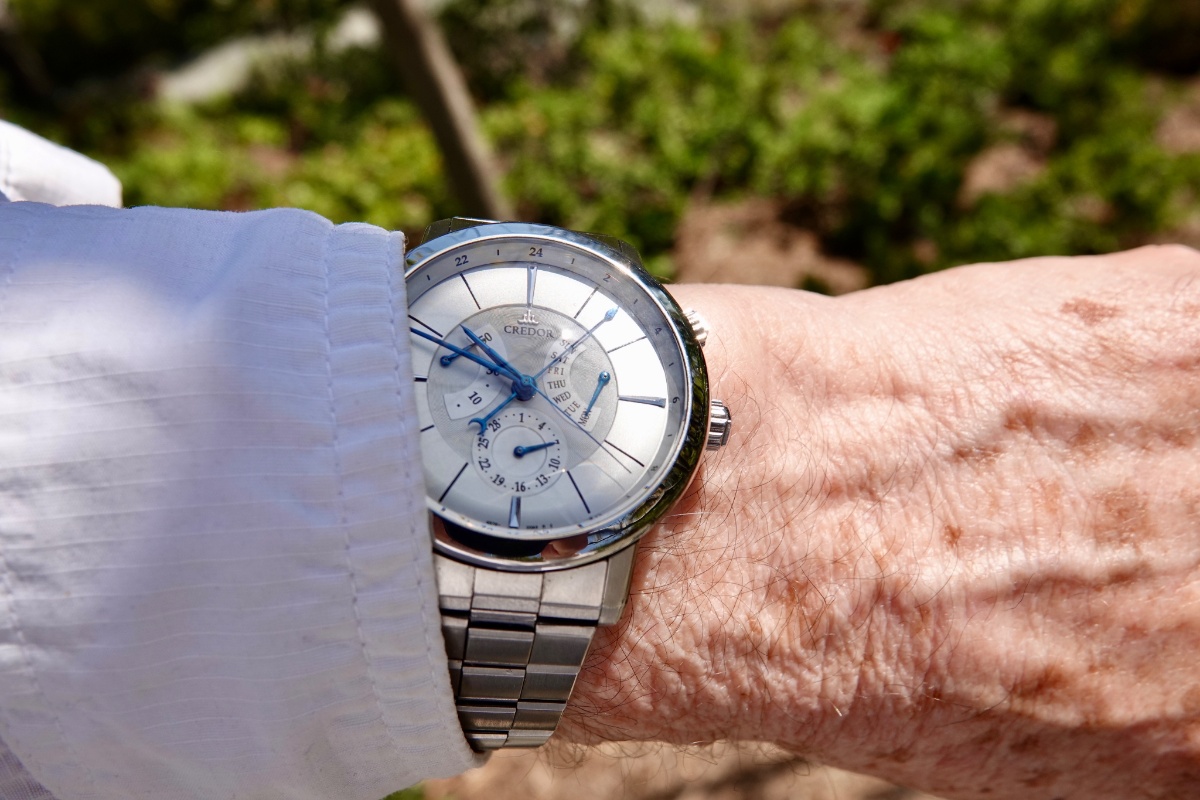 WatchTech - Walking around the bench (not beach)