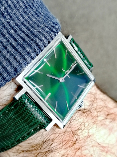 Zenith - As in autum colors change to yellow and red...