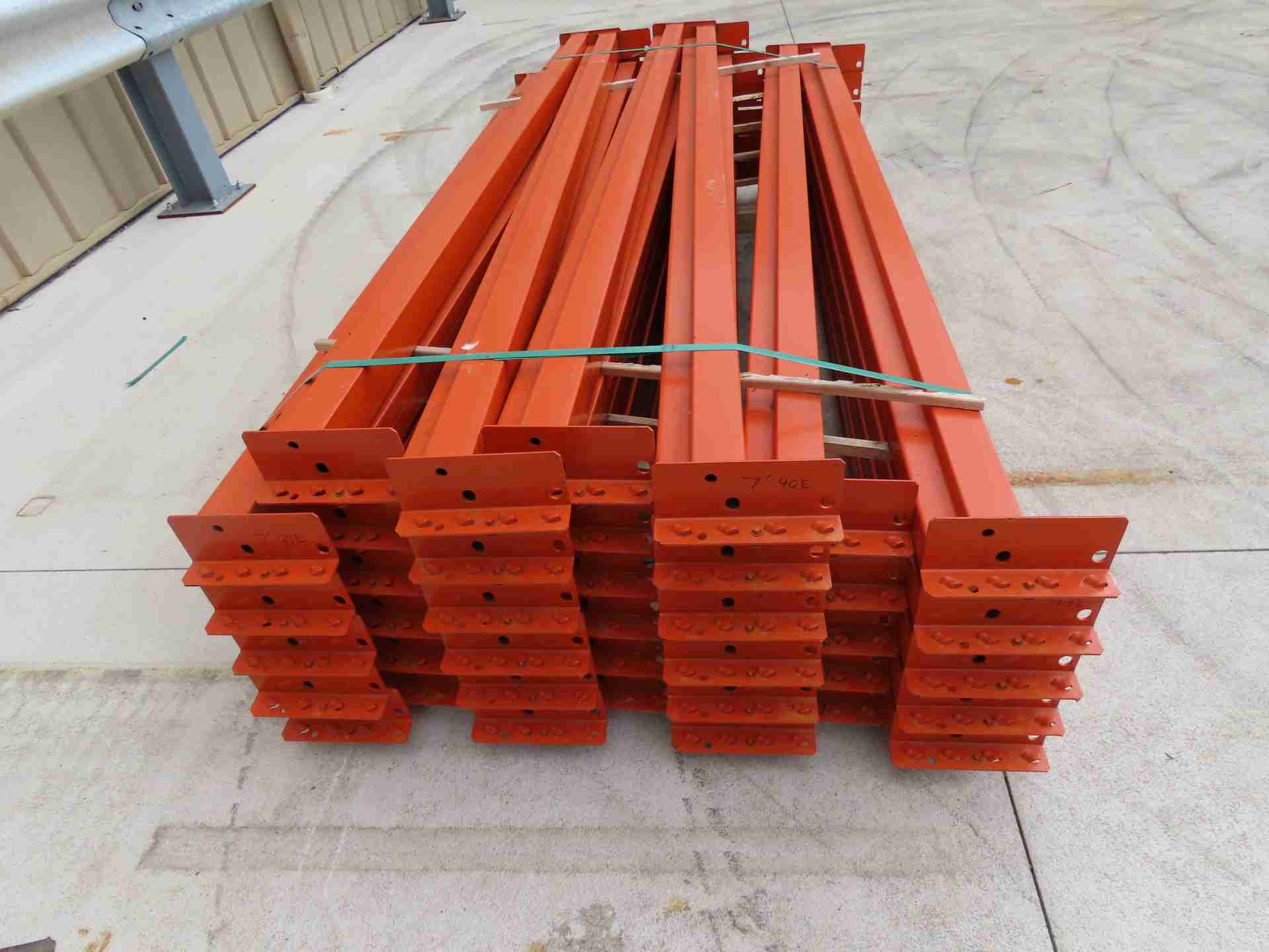 How to Use Racks to Scale with Seasonal Demand - RackingWorld