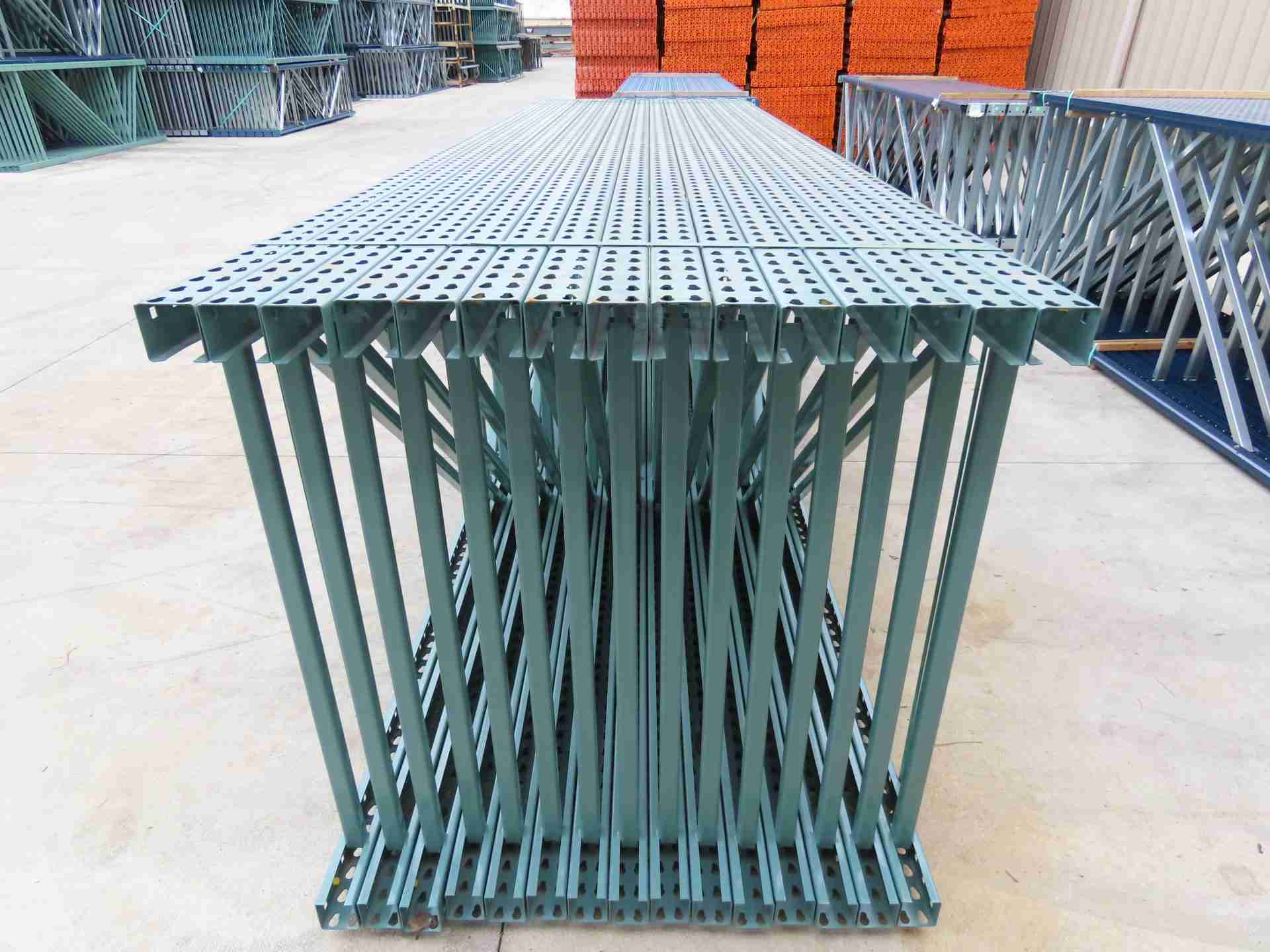 How Retail Distribution Centers Use Pallet Racks - RackingWorld