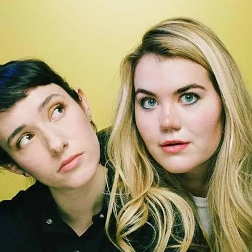 Half Sleeping On The Carpet - Daisy The Great - Recifra