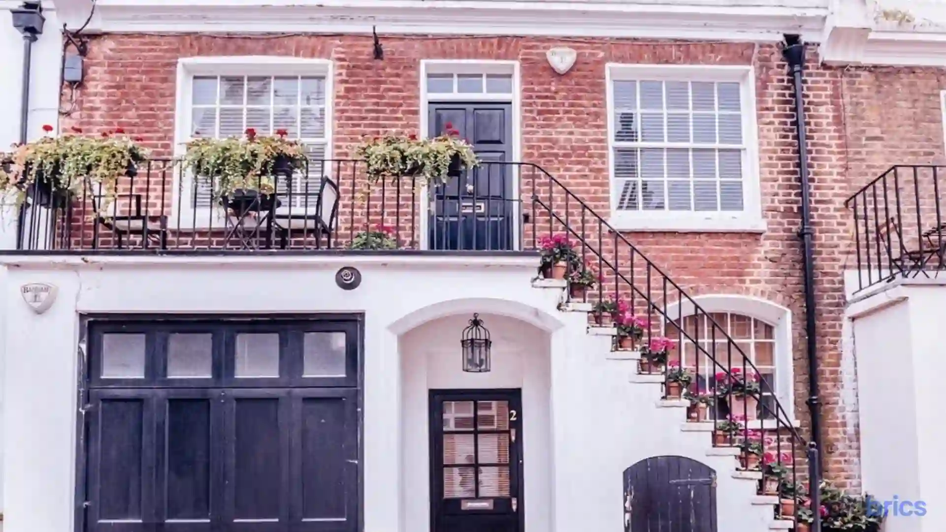 10 Eye-Catchy Two Storey Modern House Design Ideas