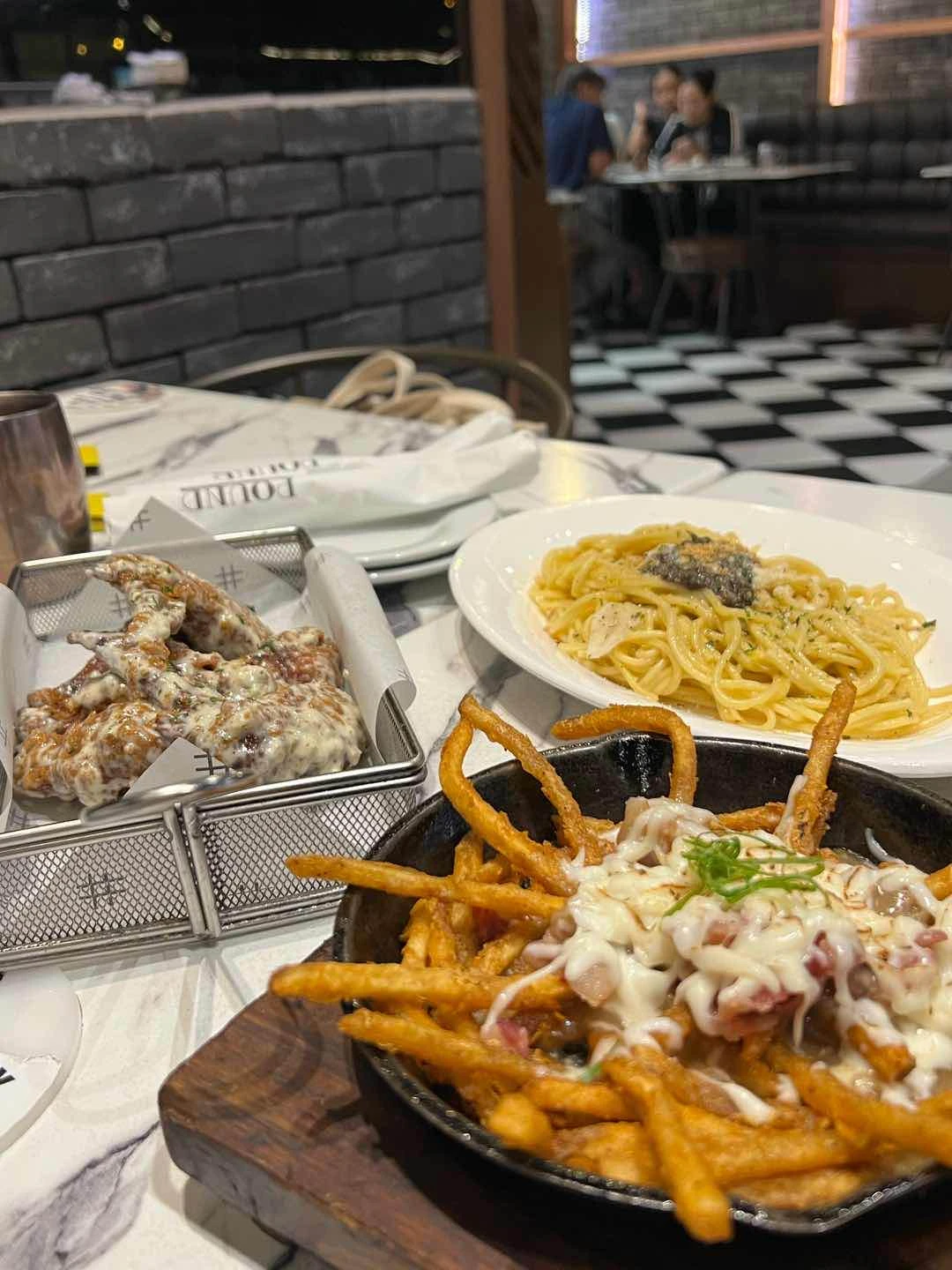 Pound x Flatterie | Ayala Malls Manila Bay at Metro Manila, Pasay