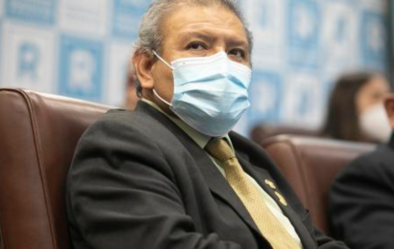 Javier Padilla (Renovación Popular) disiente de su bancada y asevera ...