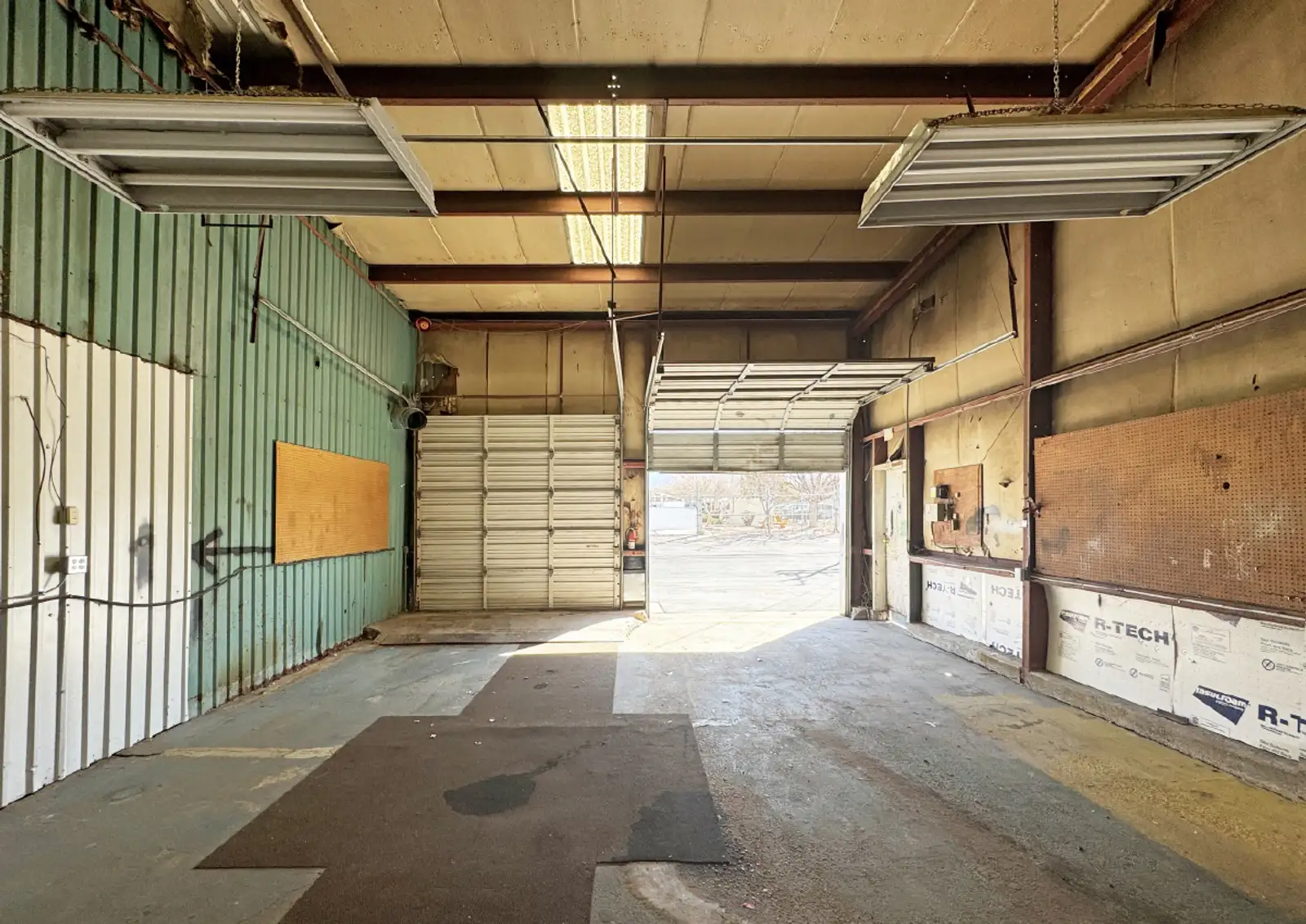 Freestanding Office/Warehouse with Yard