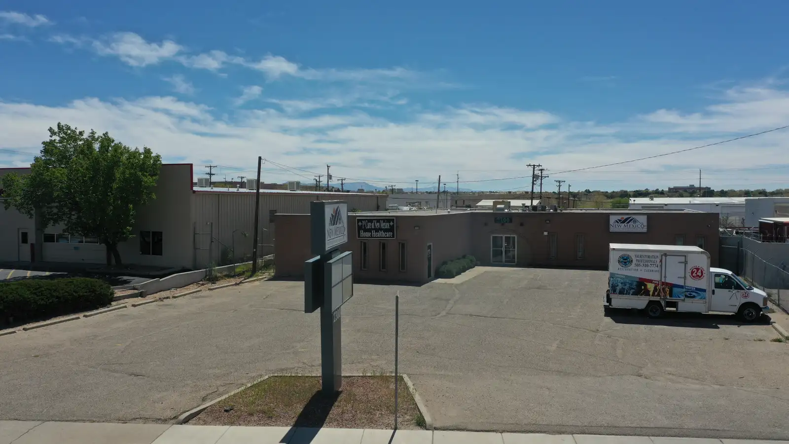 8,700 SF Office/Warehouse with Pylon Sign