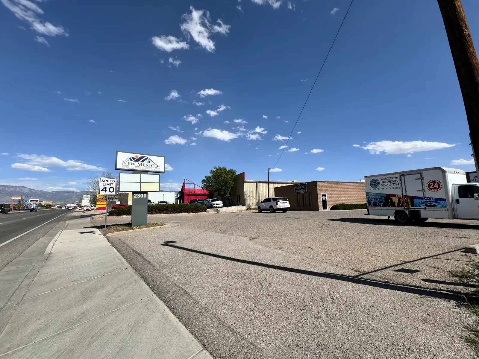 8,700 SF Office/Warehouse with Pylon Sign