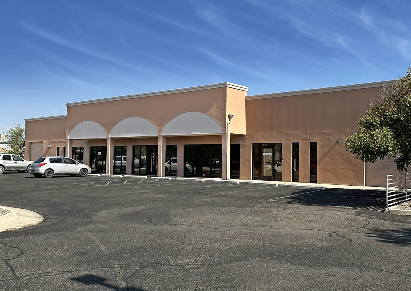 Well-Maintained North I-25 Warehouse/Office