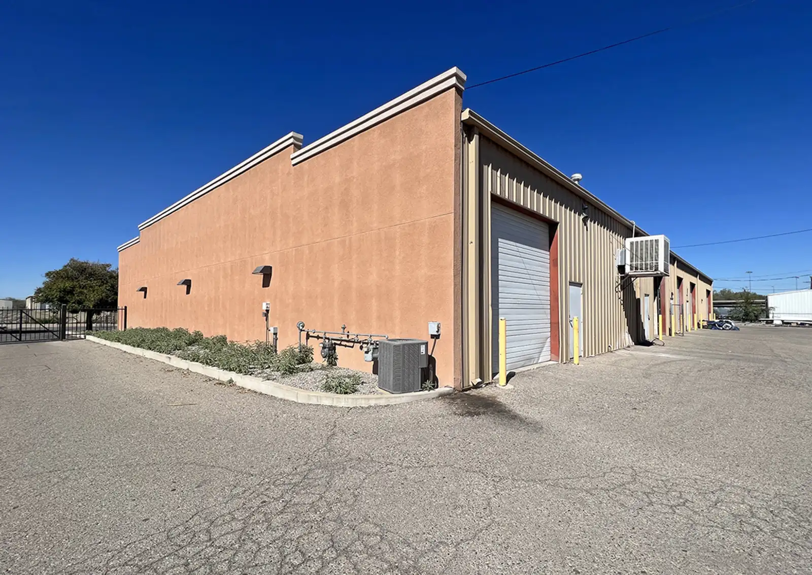 Well-Maintained North I-25 Warehouse/Office