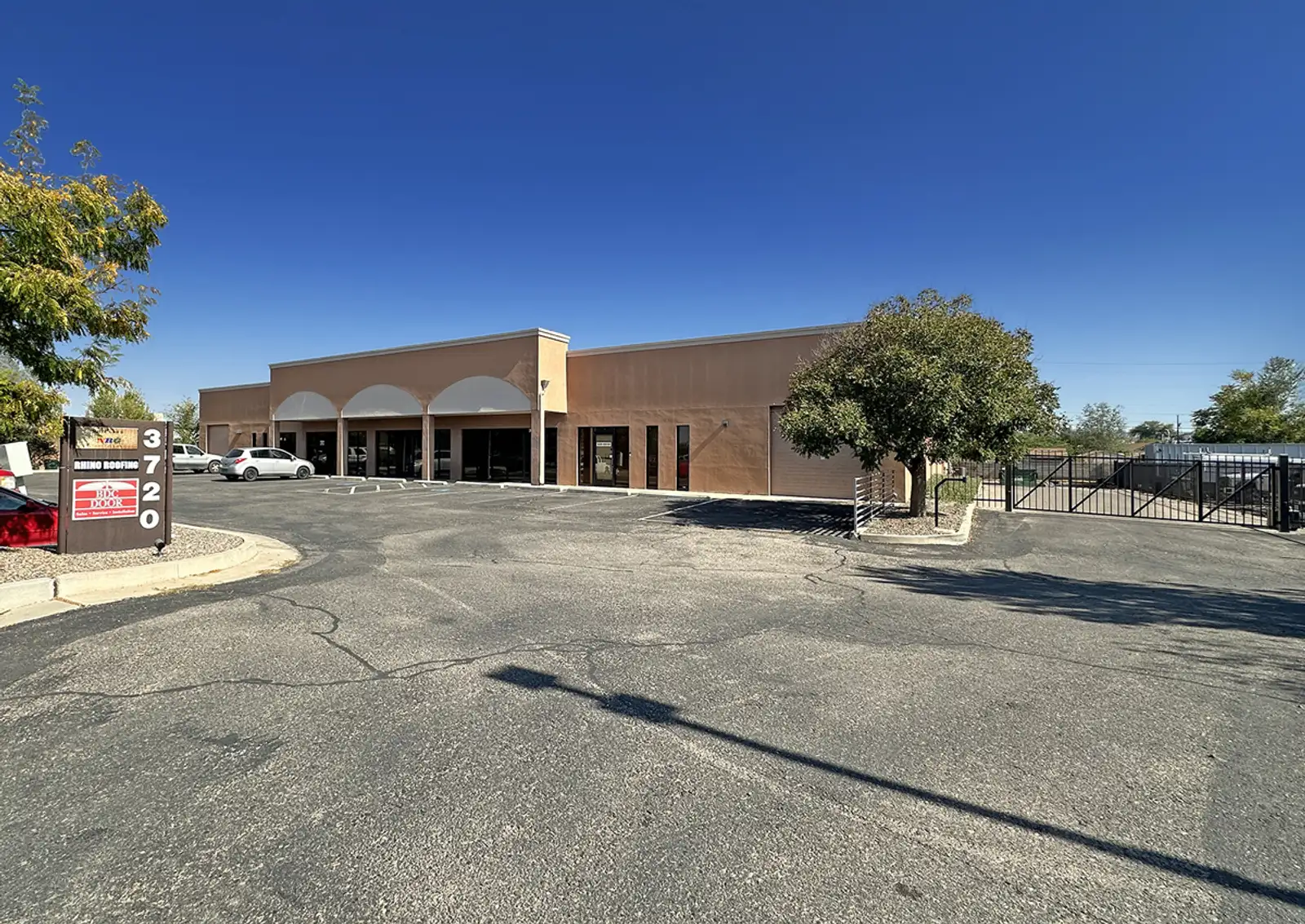 Well-Maintained North I-25 Warehouse/Office