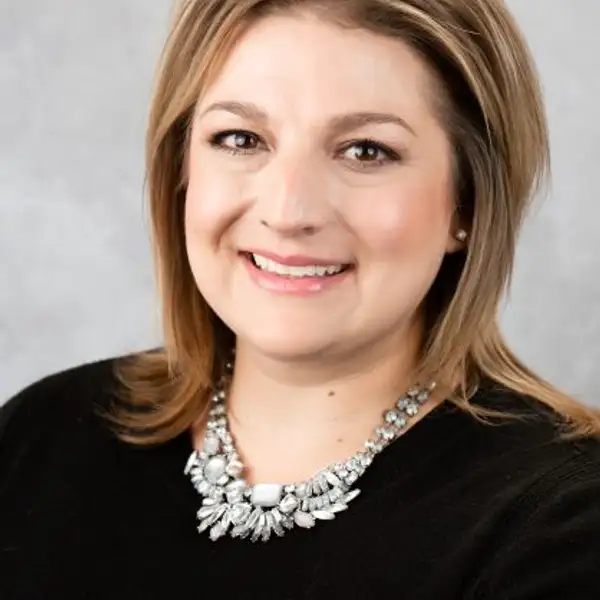 Lauren Landavazo - Associate