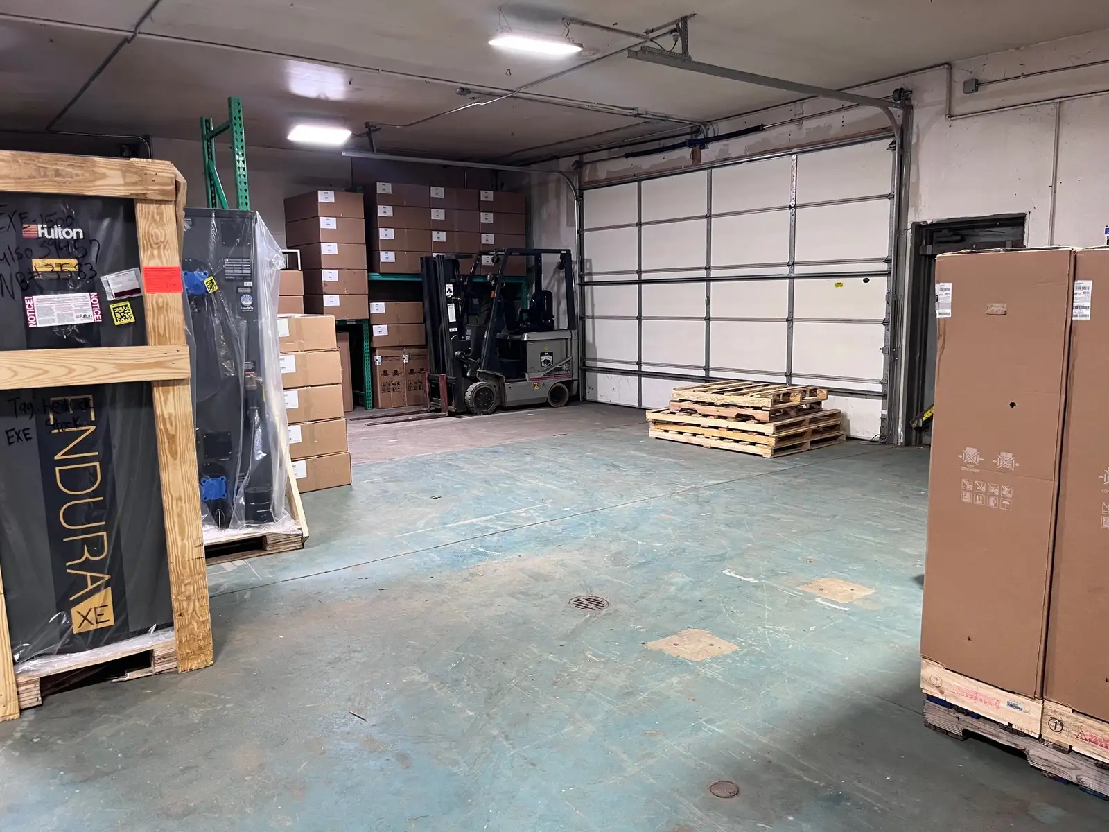 9,408 SF Industrial Service Building on West River