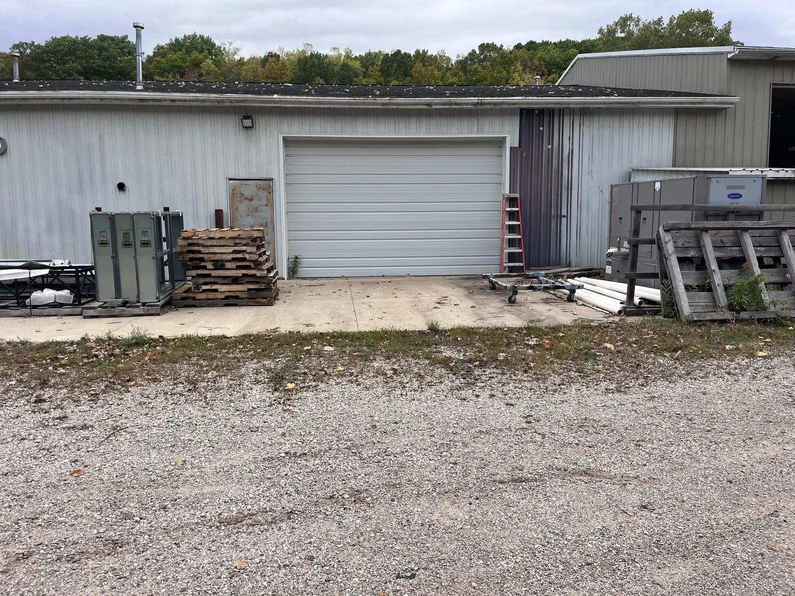 9,408 SF Industrial Service Building on West River