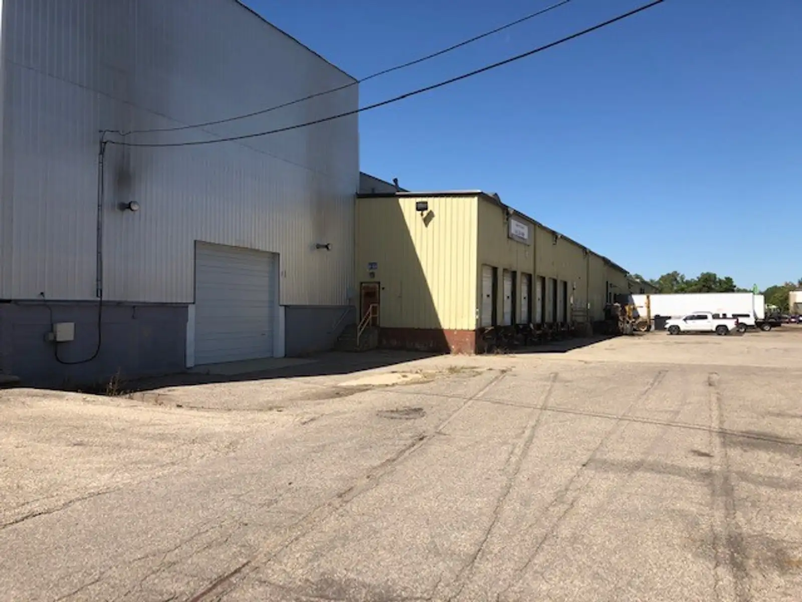 Warehouse & Distribution with 6 private docks & pass thru grade doors