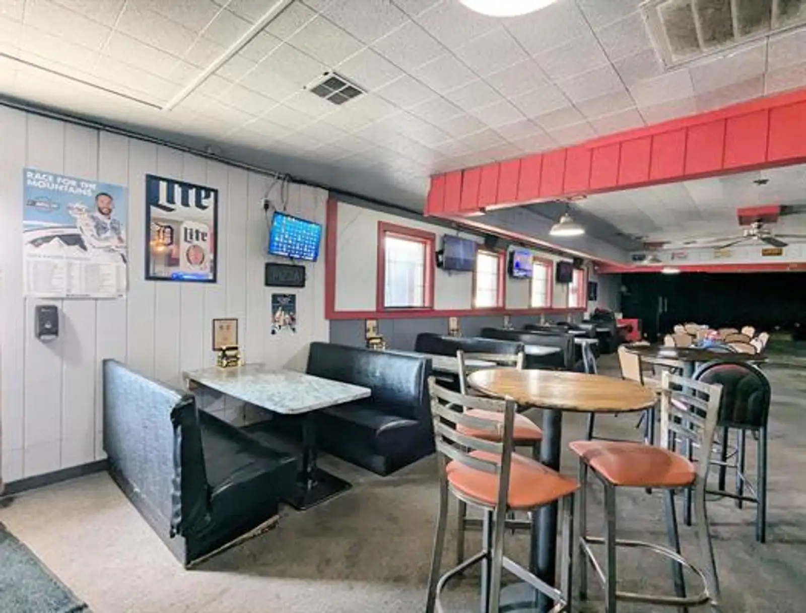 Mug Shotz Bar and Grill