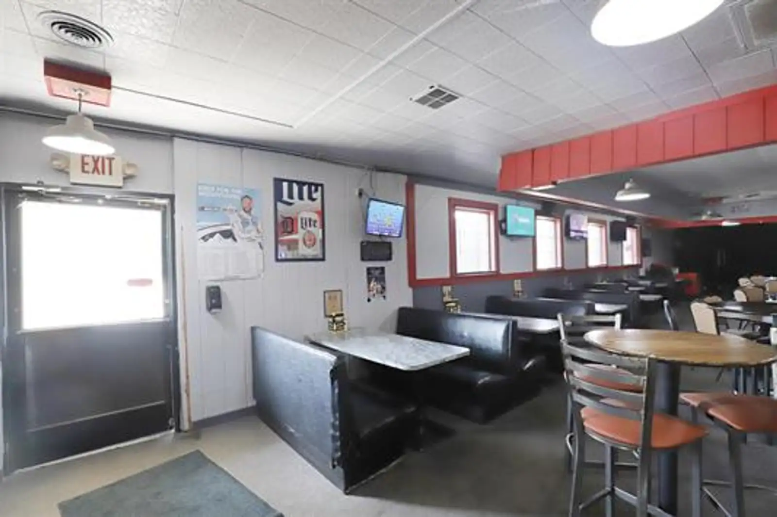 Mug Shotz Bar and Grill