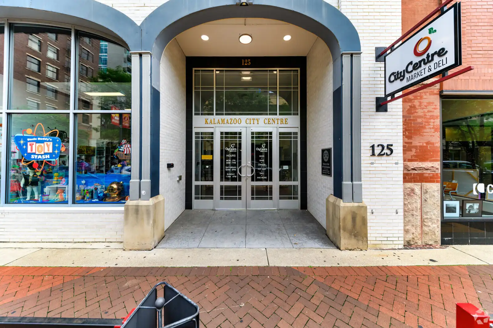 125 Kalamazoo Mall
