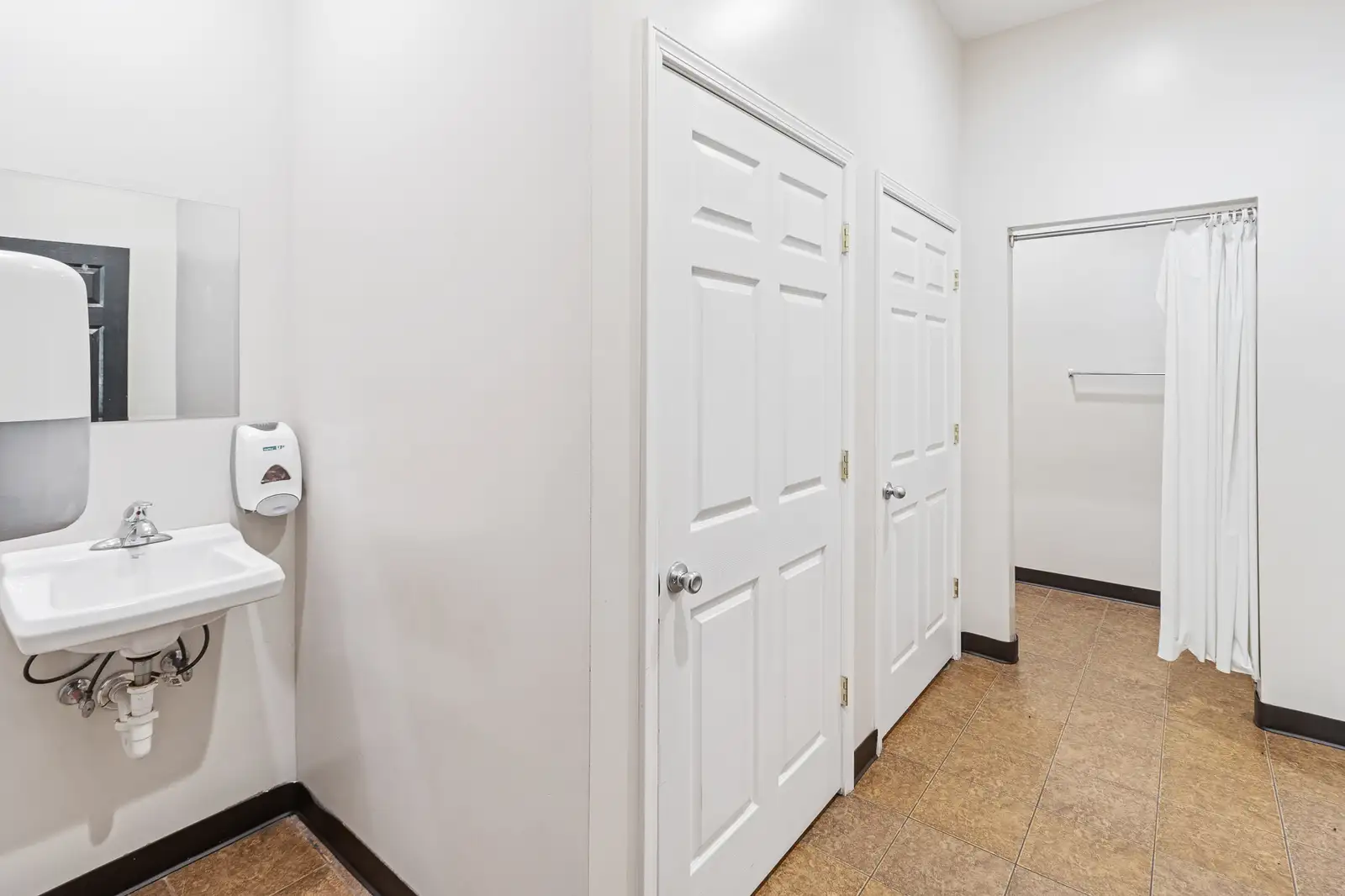 7092 -7098 Distribution Drive