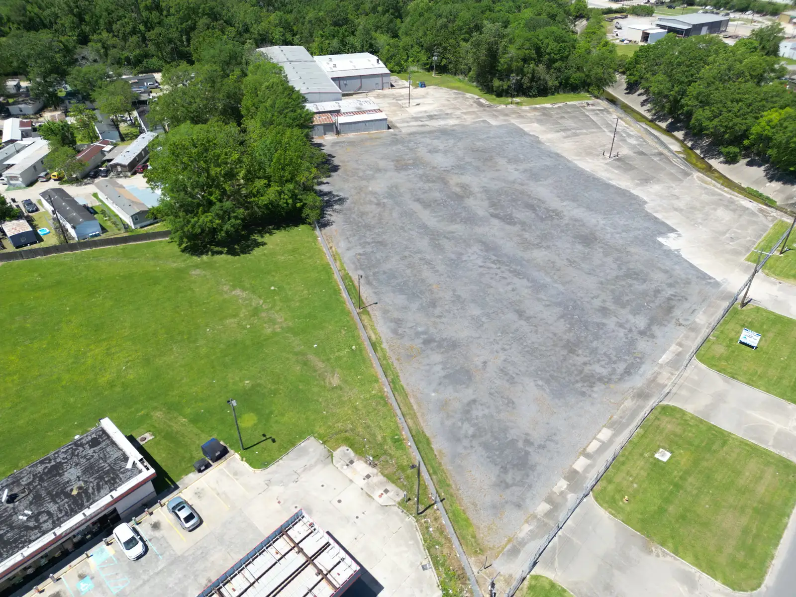 Airline Highway Industrial Office Warehouse & Laydown Yard