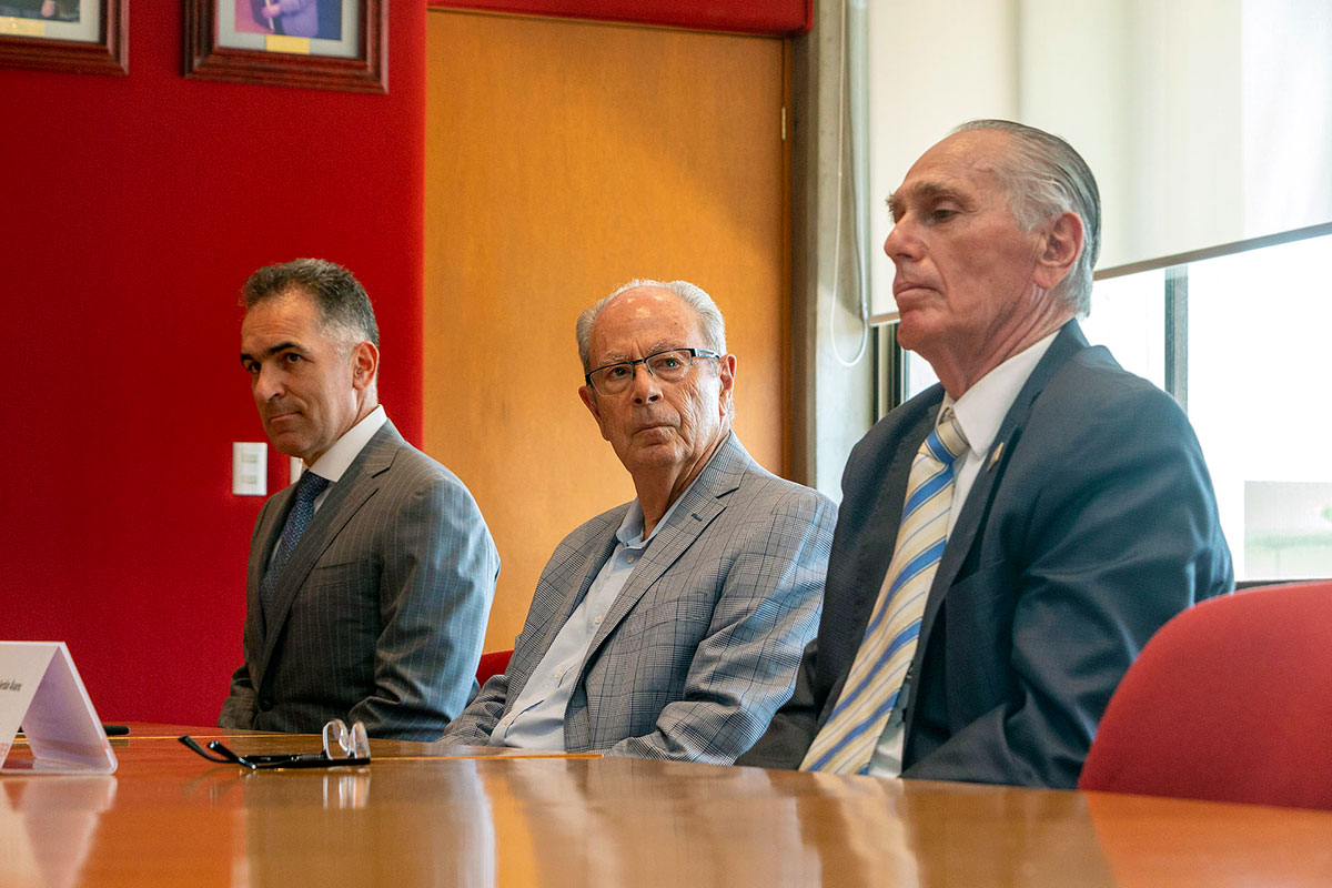 La Ibero Puebla firma convenio con la Fundación Familia Serdán - Reto ...