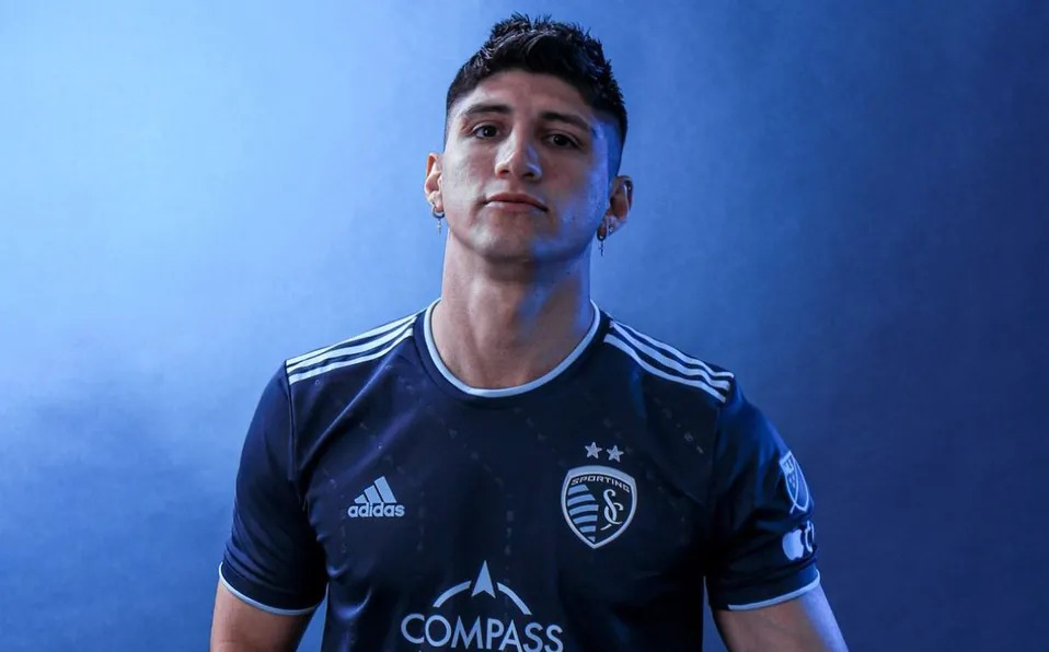 Alan Pulido: Sporting KC le hace una oferta millonaria