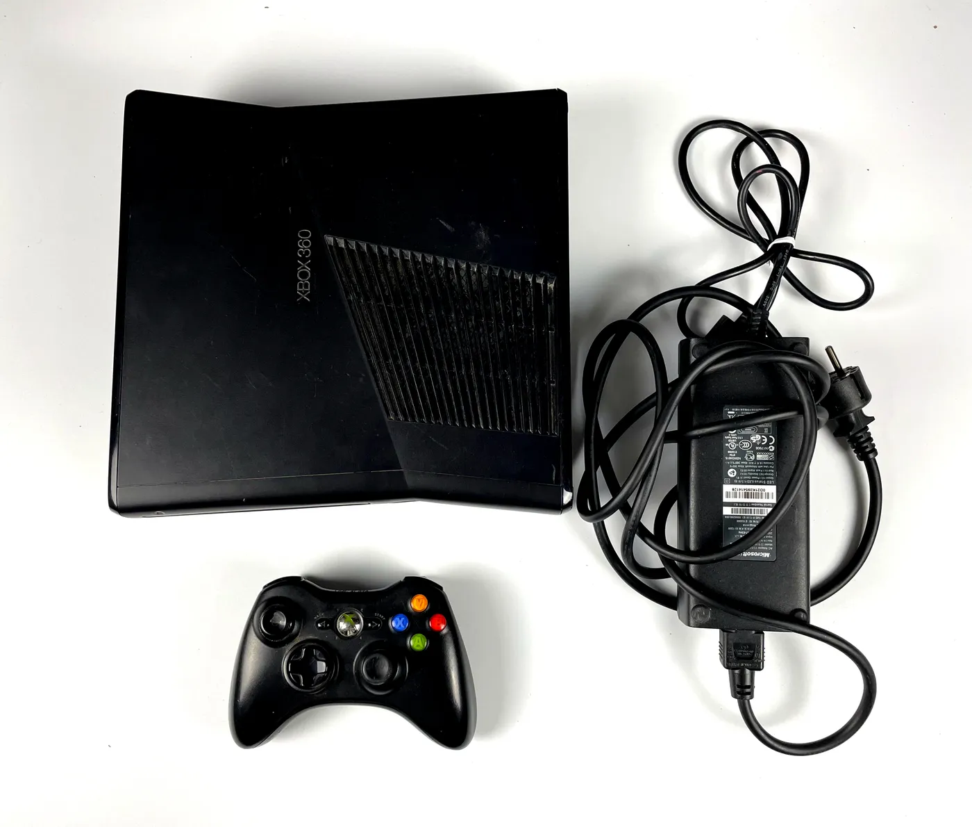Xbox 360 S 4GB Console Kit - Xbox 360 | Retrobroker