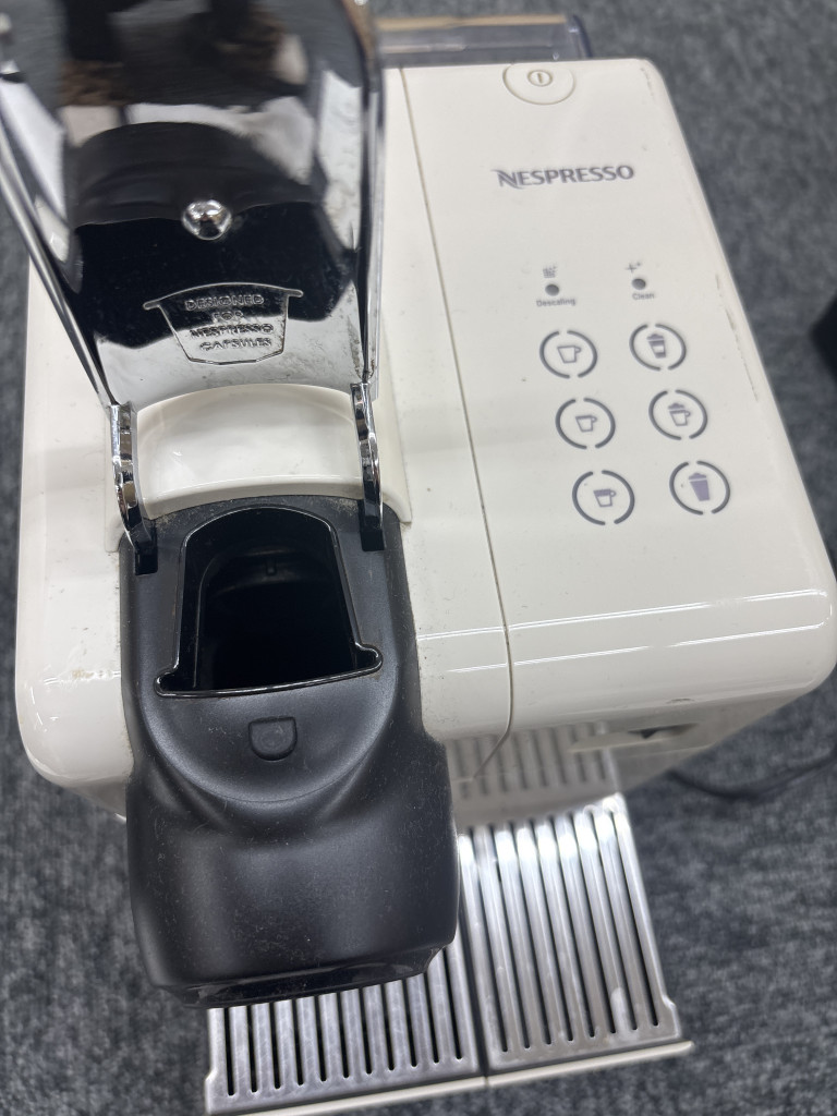 日本代購代標第一品牌【樂淘letao】－172930 NESPRESSO ネスプレッソ コーヒーメーカー F511 エスプレッソ式 2015年製