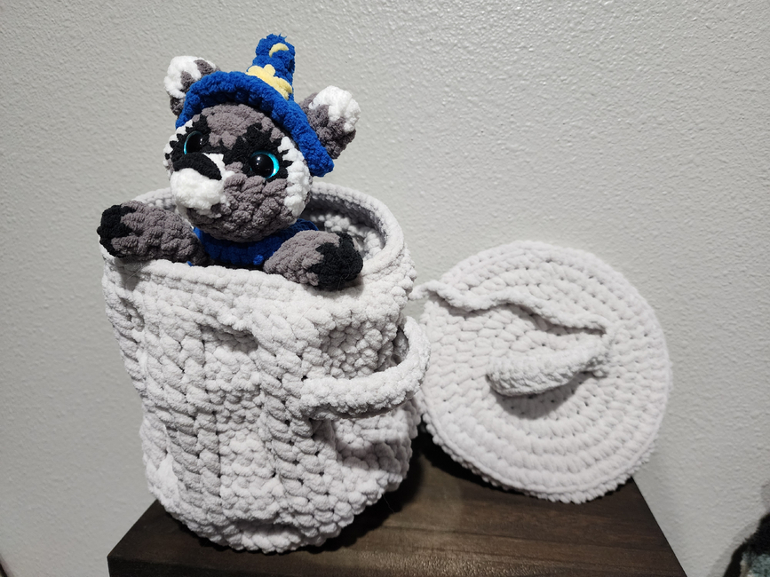 FREE Tanu Mod Trash Can Wardrobe: Crochet pattern | Ribblr