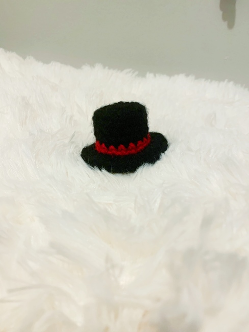 FREE Tiny Top Hat: Crochet pattern | Ribblr