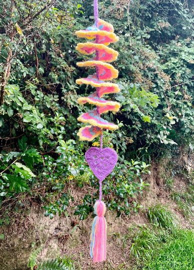 Crochet Rainbow Wind Spinner: Crochet pattern | Ribblr