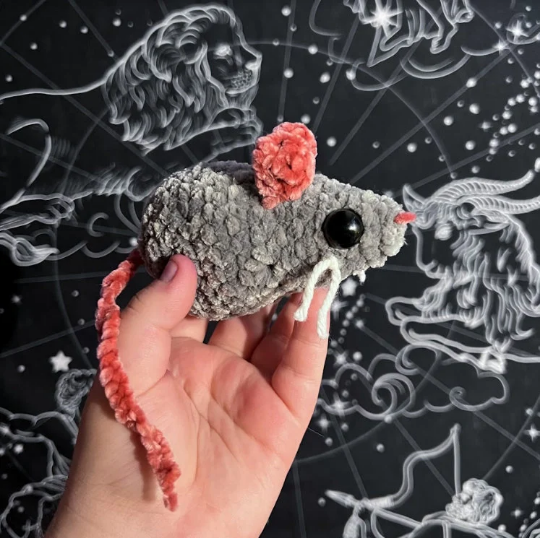 Small Chonky RatMouse Pattern: Crochet pattern | Ribblr