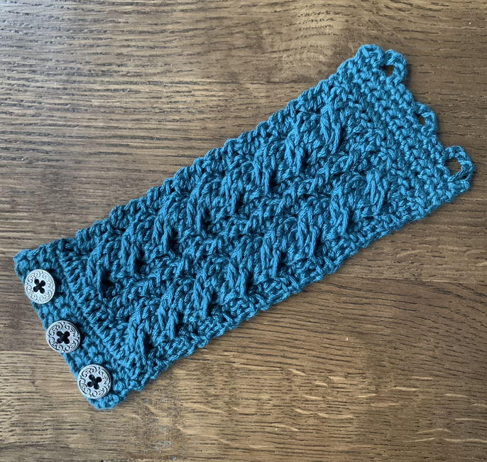 Cozy Cabled Cuff: Crochet pattern | Ribblr