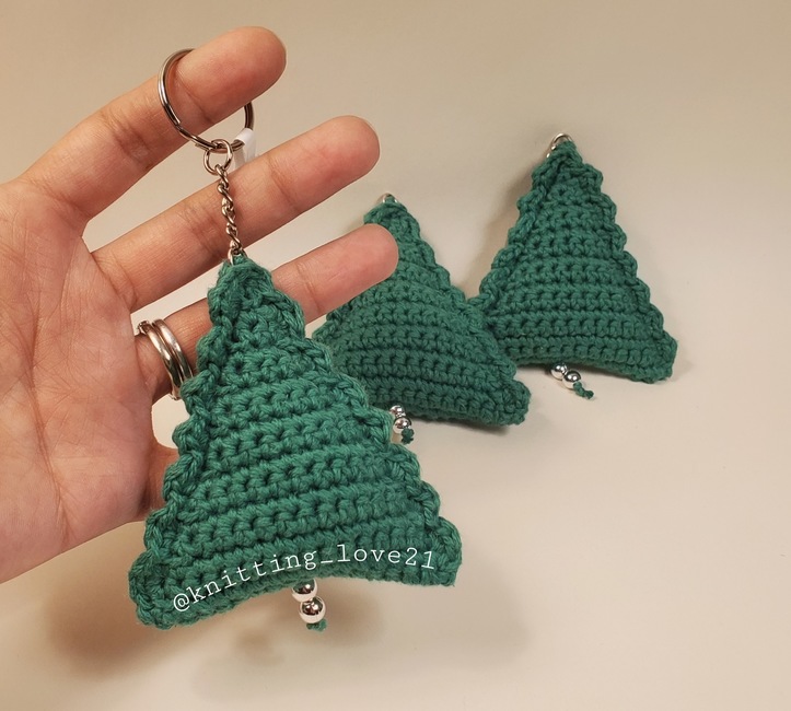 Christmas tree Keychain: Crochet pattern | Ribblr