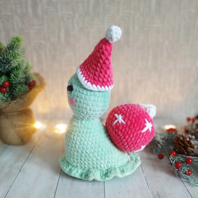 Christmas snail: Crochet pattern | Ribblr