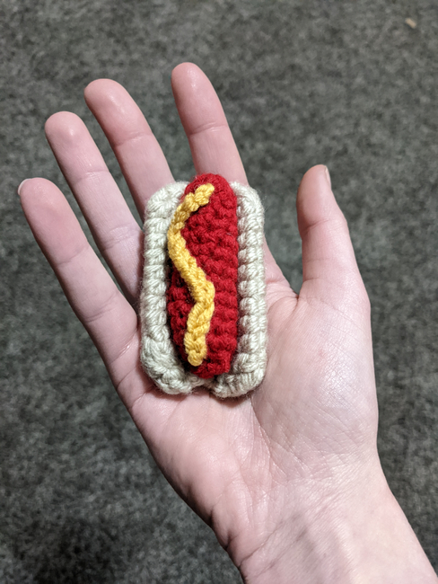 FREE Mini Hot Dog Plush: Crochet pattern | Ribblr