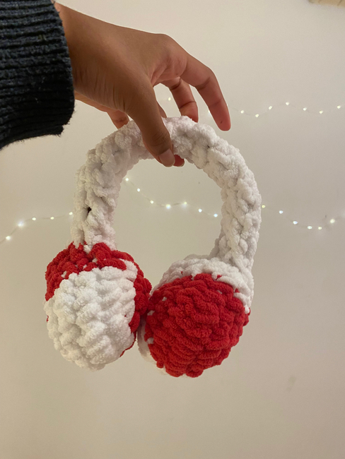 FREE Peppermint Earmuffs: Crochet pattern | Ribblr