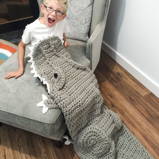 Bulky Quick T Rex Blanket: Crochet pattern | Ribblr