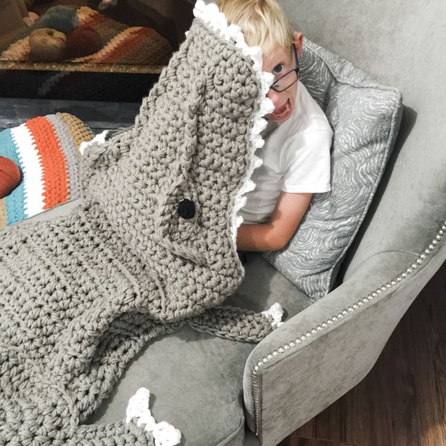 Bulky Quick T Rex Blanket: Crochet pattern | Ribblr