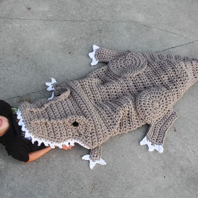 Bulky Quick T Rex Blanket: Crochet pattern | Ribblr
