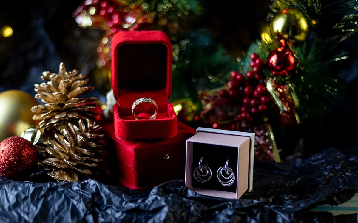 Christmas Jewelry Wholesale Guide | Boost Holiday Sales