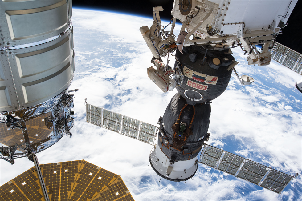 Nasa Space Walk Ship 33